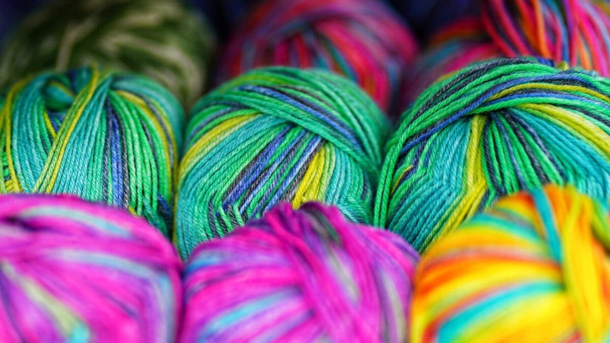 Comment bien choisir de la laine 100% pour vos travaux manuels ? - CB News